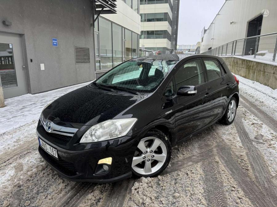 Melns Toyota Auris 2011 Viļņa, ar dzinēja tilpumu 1.80 L un nobraukumu 245 tūkst. km par 5450 €, foto 2 vietnē AUTOMOTO.COM.LV