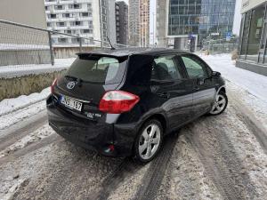Melns Toyota Auris 2011 Viļņa, ar dzinēja tilpumu 1.80 L un nobraukumu 245 tūkst. km par 5450 €, foto 7 vietnē AUTOMOTO.COM.LV