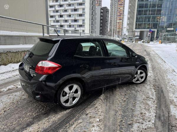 Black Toyota Auris 2011 in Vilnius, with an engine capacity of 1.80 L and mileage of 245 thousand km for 5450 €, photo 8 on AUTOMOTO.COM.LV