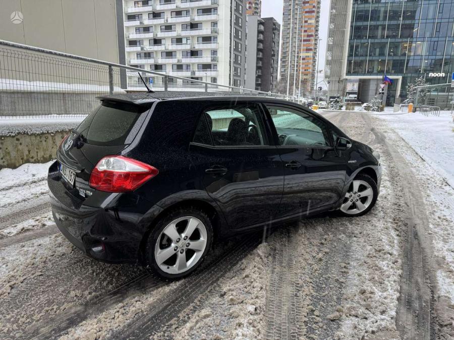 Melns Toyota Auris 2011 Viļņa, ar dzinēja tilpumu 1.80 L un nobraukumu 245 tūkst. km par 5450 €, foto 8 vietnē AUTOMOTO.COM.LV