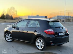 Black Toyota Auris 2011 in Panevezys, with an engine capacity of 1.80 L and mileage of 266 thousand km for 5700 €, photo 6 on AUTOMOTO.COM.LV