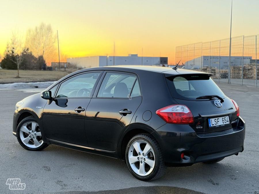 Black Toyota Auris 2011 in Panevezys, with an engine capacity of 1.80 L and mileage of 266 thousand km for 5700 €, photo 6 on AUTOMOTO.COM.LV