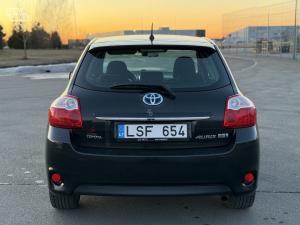 Black Toyota Auris 2011 in Panevezys, with an engine capacity of 1.80 L and mileage of 266 thousand km for 5700 €, photo 7 on AUTOMOTO.COM.LV