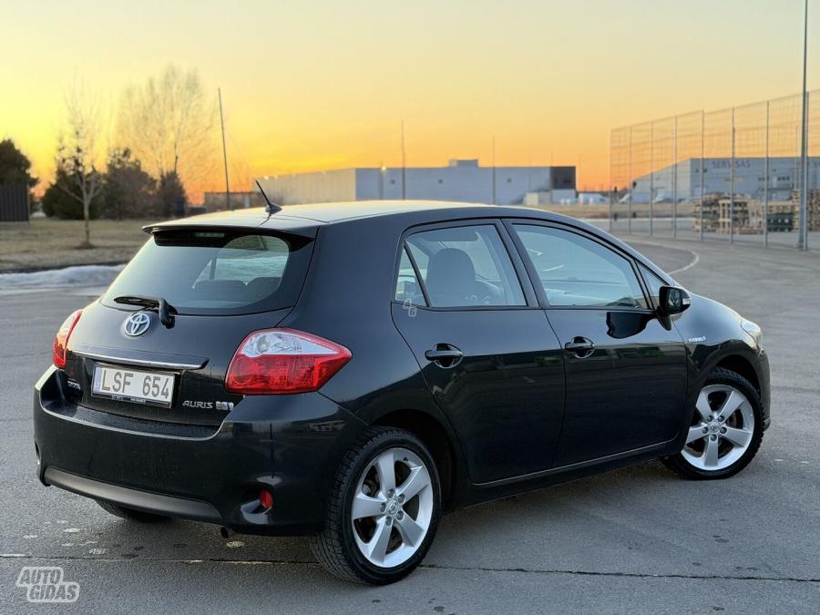 Melns Toyota Auris 2011 Panevēža, ar dzinēja tilpumu 1.80 L un nobraukumu 266 tūkst. km par 5700 €, foto 8 vietnē AUTOMOTO.COM.LV