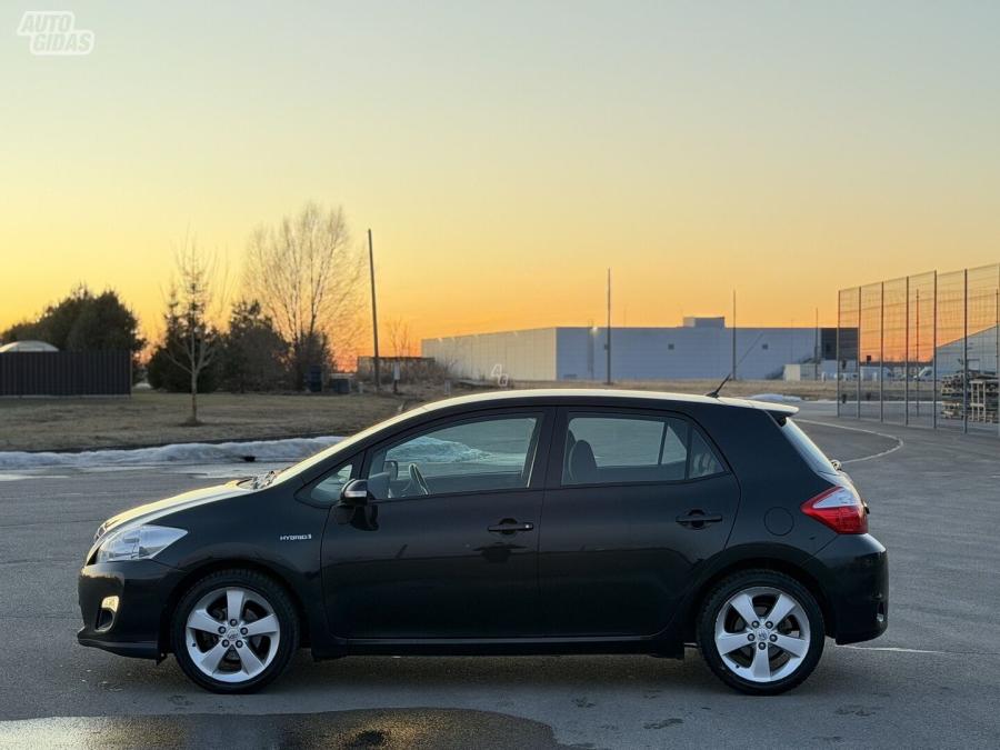 Black Toyota Auris 2011 in Panevezys, with an engine capacity of 1.80 L and mileage of 266 thousand km for 5500 €, photo 5 on AUTOMOTO.COM.LV
