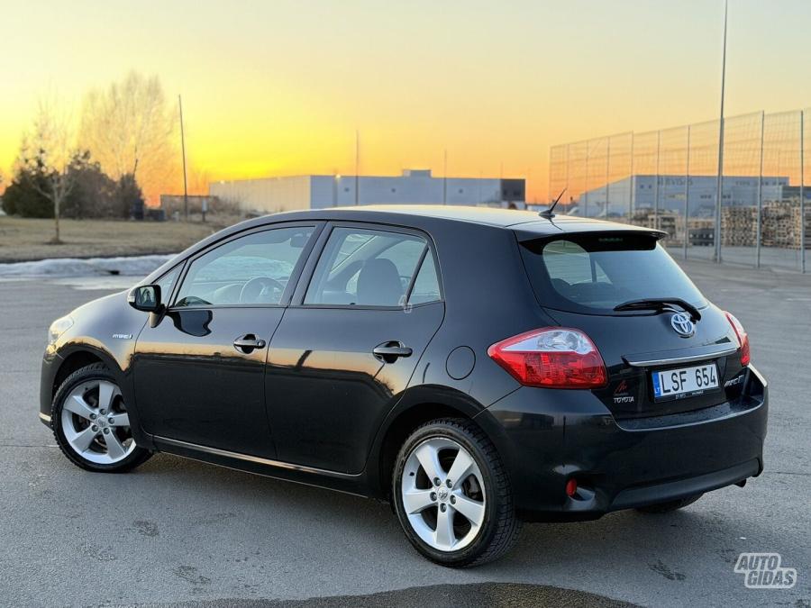 Black Toyota Auris 2011 in Panevezys, with an engine capacity of 1.80 L and mileage of 266 thousand km for 5500 €, photo 8 on AUTOMOTO.COM.LV