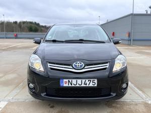Black Toyota Auris 2011 in Ukmerge, with an engine capacity of 1.80 L and mileage of 206 thousand km for 6300 €, photo 3 on AUTOMOTO.COM.LV