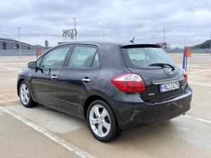 Black Toyota Auris 2011 in Ukmerge, with an engine capacity of 1.80 L and mileage of 206 thousand km for 6300 €, photo 5 on AUTOMOTO.COM.LV