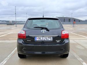 Black Toyota Auris 2011 in Ukmerge, with an engine capacity of 1.80 L and mileage of 206 thousand km for 6300 €, photo 6 on AUTOMOTO.COM.LV