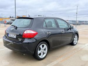 Black Toyota Auris 2011 in Ukmerge, with an engine capacity of 1.80 L and mileage of 206 thousand km for 6300 €, photo 7 on AUTOMOTO.COM.LV