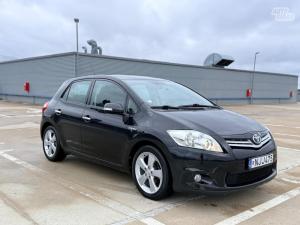 Black Toyota Auris 2011 in Ukmerge, with an engine capacity of 1.80 L and mileage of 206 thousand km for 6300 €, photo 9 on AUTOMOTO.COM.LV