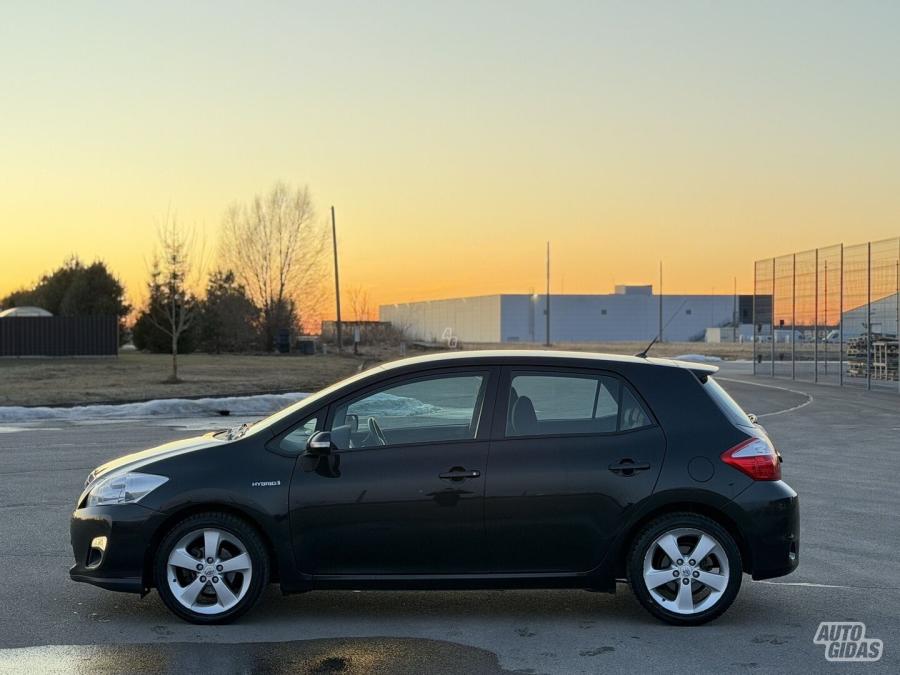 Black Toyota Auris 2011 in Panevezys, with an engine capacity of 1.80 L and mileage of 266 thousand km for 5500 €, photo 6 on AUTOMOTO.COM.LV