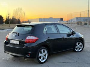 Black Toyota Auris 2011 in Panevezys, with an engine capacity of 1.80 L and mileage of 266 thousand km for 5500 €, photo 7 on AUTOMOTO.COM.LV