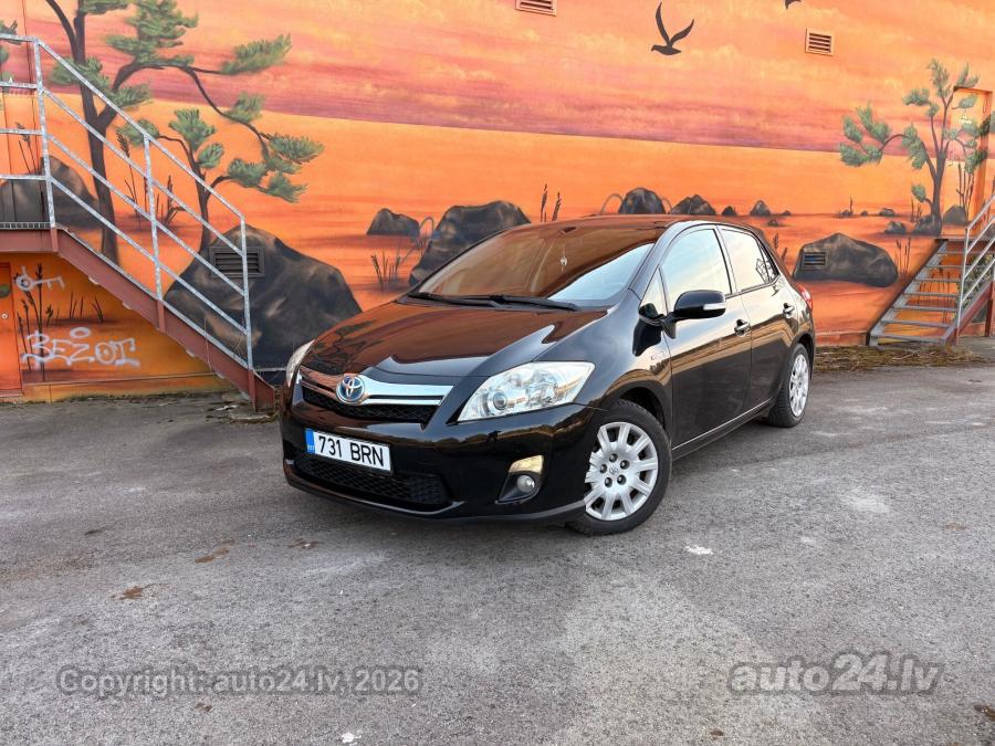 Black Toyota Auris 2011 in Tallinn, with an engine capacity of 1.80 L and mileage of 167 thousand km for 6200 €, photo 3 on AUTOMOTO.COM.LV