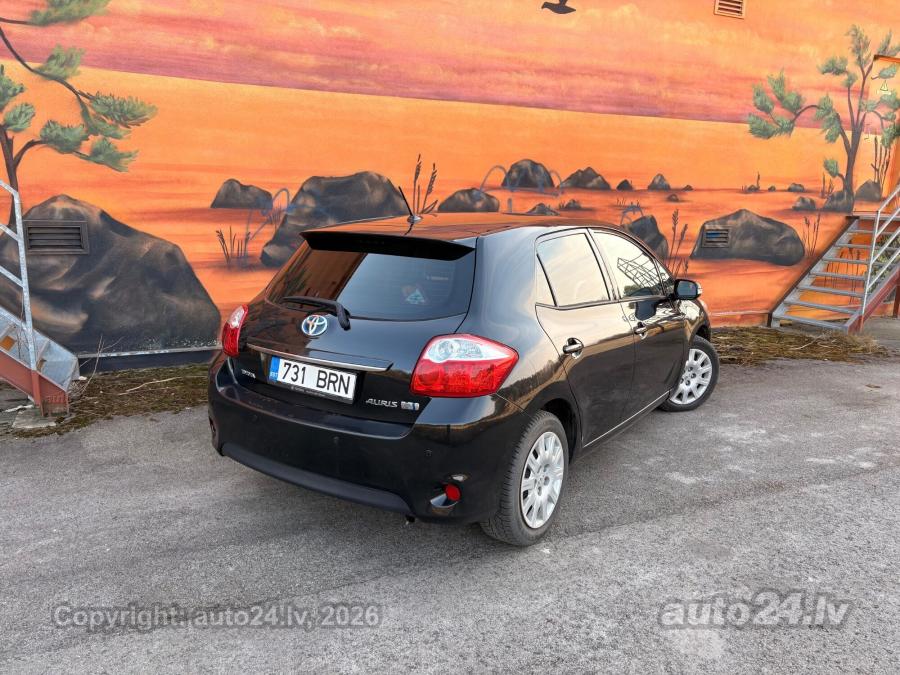 Black Toyota Auris 2011 in Tallinn, with an engine capacity of 1.80 L and mileage of 167 thousand km for 6200 €, photo 5 on AUTOMOTO.COM.LV