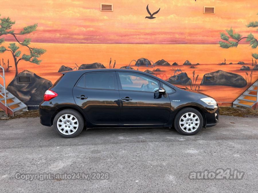 Black Toyota Auris 2011 in Tallinn, with an engine capacity of 1.80 L and mileage of 167 thousand km for 6200 €, photo 7 on AUTOMOTO.COM.LV