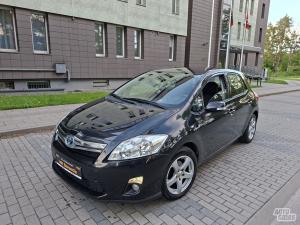 Black Toyota Auris 2011 in Vilnius, with an engine capacity of 1.80 L and mileage of 227 thousand km for 6250 €, photo  on AUTOMOTO.COM.LV