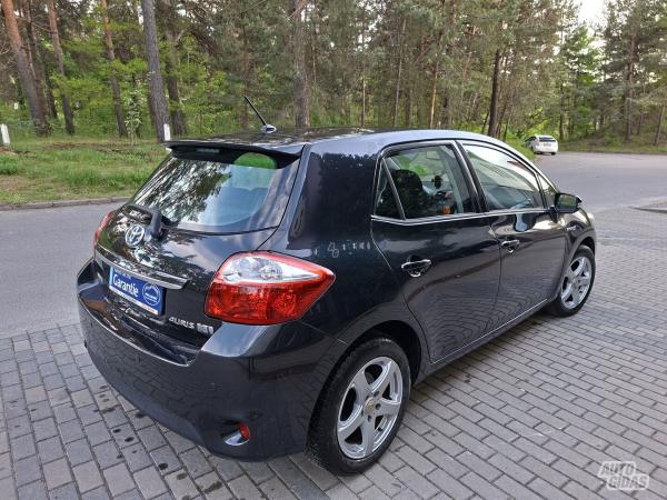 Black Toyota Auris 2011 in Vilnius, with an engine capacity of 1.80 L and mileage of 227 thousand km for 6250 €, photo 4 on AUTOMOTO.COM.LV