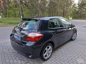 Черный Тойота Аурис 2011 в Вильнюс, объемом двигателя 1.80 л и пробегом 227 тыс. км за 6250 €, фото 5 на AUTOMOTO.COM.LV