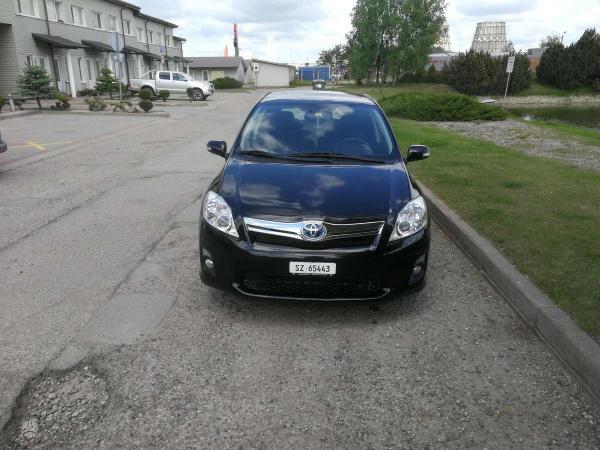 Black Toyota Auris 2011 in Vilnius, with an engine capacity of 1.80 L and mileage of 200 thousand km for 6350 €, photo 9 on AUTOMOTO.COM.LV