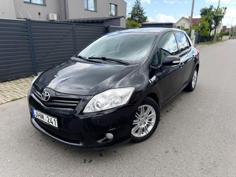 Melns Toyota Auris 2011 Kauņa, ar dzinēja tilpumu 1.40 L un nobraukumu 400 tūkst. km par 3450 €, foto 1 vietnē AUTOMOTO.COM.LV