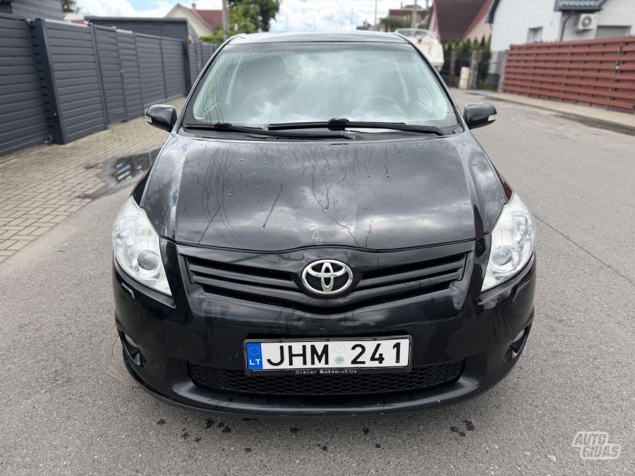 Melns Toyota Auris 2011 Kauņa, ar dzinēja tilpumu 1.40 L un nobraukumu 400 tūkst. km par 3450 €, foto 4 vietnē AUTOMOTO.COM.LV