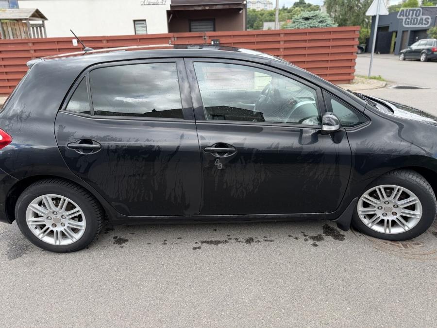 Melns Toyota Auris 2011 Kauņa, ar dzinēja tilpumu 1.40 L un nobraukumu 400 tūkst. km par 3450 €, foto 6 vietnē AUTOMOTO.COM.LV