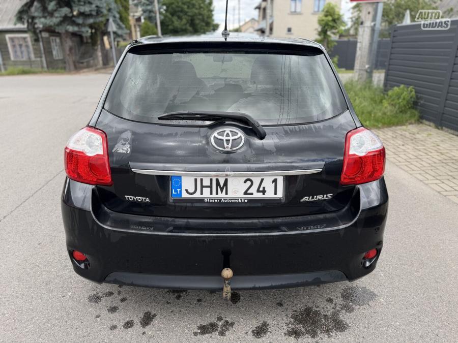 Melns Toyota Auris 2011 Kauņa, ar dzinēja tilpumu 1.40 L un nobraukumu 400 tūkst. km par 3450 €, foto 9 vietnē AUTOMOTO.COM.LV