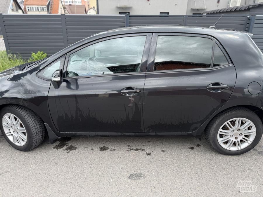 Melns Toyota Auris 2011 Kauņa, ar dzinēja tilpumu 1.40 L un nobraukumu 400 tūkst. km par 3450 €, foto 11 vietnē AUTOMOTO.COM.LV