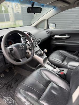 Melns Toyota Auris 2011 Kauņa, ar dzinēja tilpumu 1.40 L un nobraukumu 400 tūkst. km par 3450 €, foto 13 vietnē AUTOMOTO.COM.LV