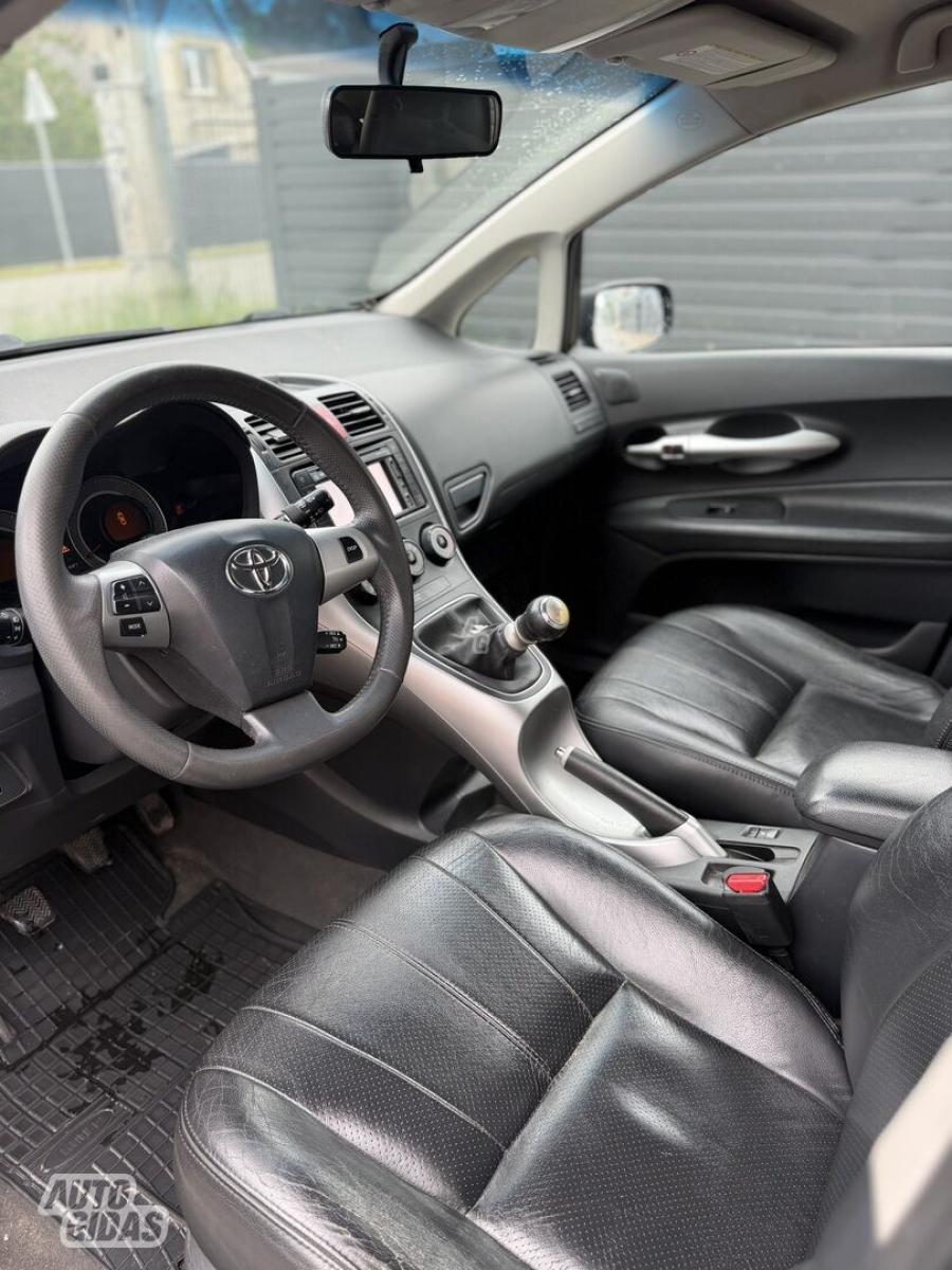 Melns Toyota Auris 2011 Kauņa, ar dzinēja tilpumu 1.40 L un nobraukumu 400 tūkst. km par 3450 €, foto 13 vietnē AUTOMOTO.COM.LV