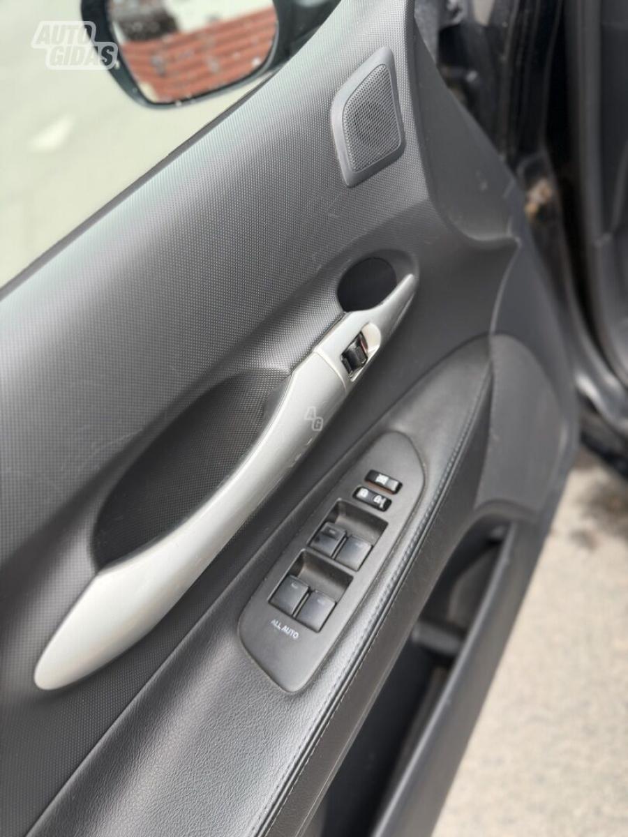Melns Toyota Auris 2011 Kauņa, ar dzinēja tilpumu 1.40 L un nobraukumu 400 tūkst. km par 3450 €, foto 14 vietnē AUTOMOTO.COM.LV