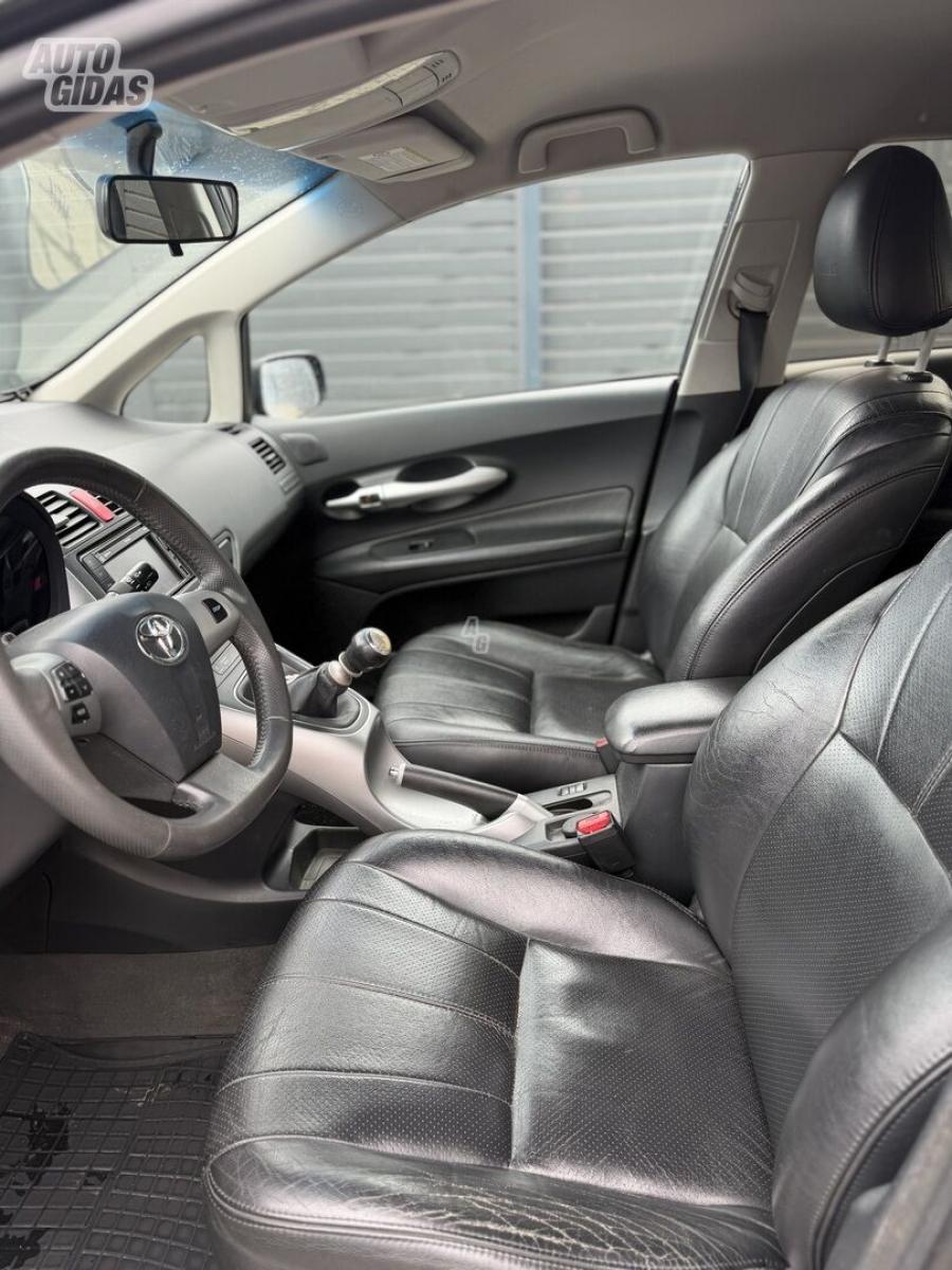 Melns Toyota Auris 2011 Kauņa, ar dzinēja tilpumu 1.40 L un nobraukumu 400 tūkst. km par 3450 €, foto 19 vietnē AUTOMOTO.COM.LV