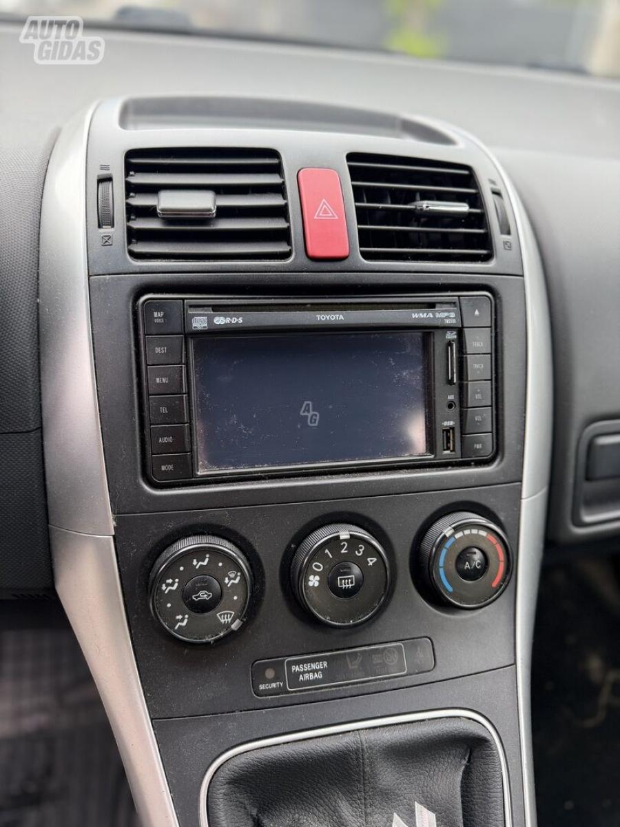 Melns Toyota Auris 2011 Kauņa, ar dzinēja tilpumu 1.40 L un nobraukumu 400 tūkst. km par 3450 €, foto 23 vietnē AUTOMOTO.COM.LV