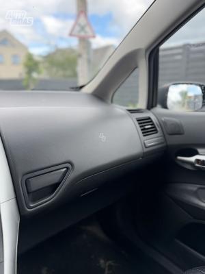 Melns Toyota Auris 2011 Kauņa, ar dzinēja tilpumu 1.40 L un nobraukumu 400 tūkst. km par 3450 €, foto 24 vietnē AUTOMOTO.COM.LV