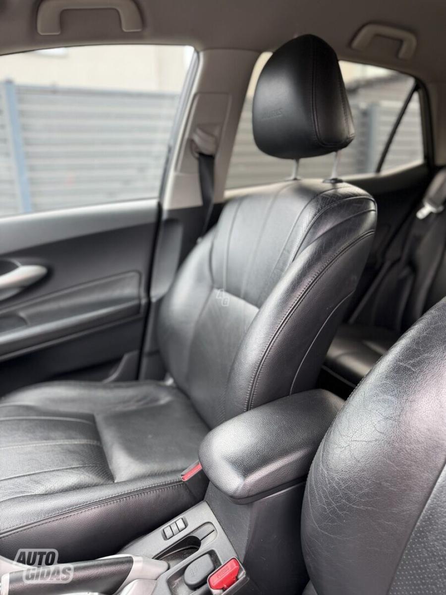 Melns Toyota Auris 2011 Kauņa, ar dzinēja tilpumu 1.40 L un nobraukumu 400 tūkst. km par 3450 €, foto 26 vietnē AUTOMOTO.COM.LV