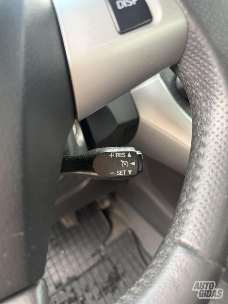 Melns Toyota Auris 2011 Kauņa, ar dzinēja tilpumu 1.40 L un nobraukumu 400 tūkst. km par 3450 €, foto 28 vietnē AUTOMOTO.COM.LV