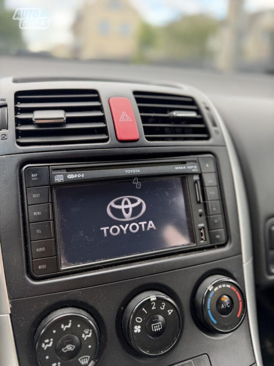 Melns Toyota Auris 2011 Kauņa, ar dzinēja tilpumu 1.40 L un nobraukumu 400 tūkst. km par 3450 €, foto 30 vietnē AUTOMOTO.COM.LV