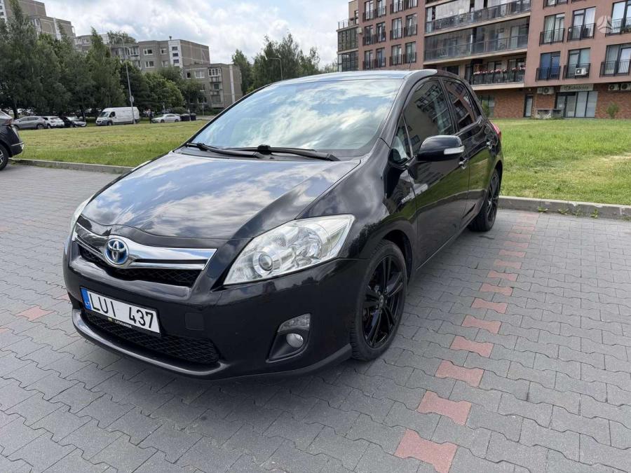 Черный Тойота Аурис 2011 в Вильнюс, объемом двигателя 1.80 л и пробегом 382 тыс. км за 6500 €, фото 3 на AUTOMOTO.COM.LV