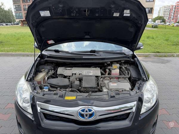 Black Toyota Auris 2011 in Vilnius, with an engine capacity of 1.80 L and mileage of 382 thousand km for 6500 €, photo 7 on AUTOMOTO.COM.LV
