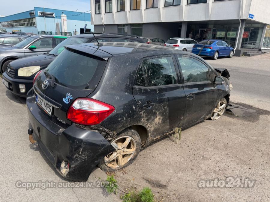 Черный Тойота Аурис 2011 в Таллин, объемом двигателя 1.60 л и пробегом 152 тыс. км за 599 €, фото 3 на AUTOMOTO.COM.LV