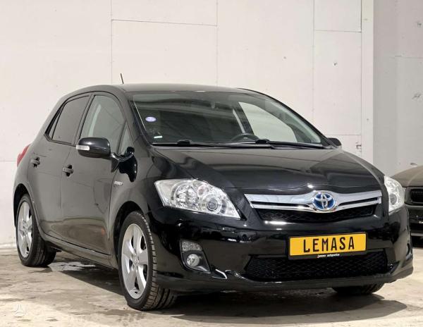 Черный Тойота Аурис 2011 в Клайпеда, объемом двигателя 1.80 л и пробегом 271 тыс. км за 5555 €, фото 4 на AUTOMOTO.COM.LV