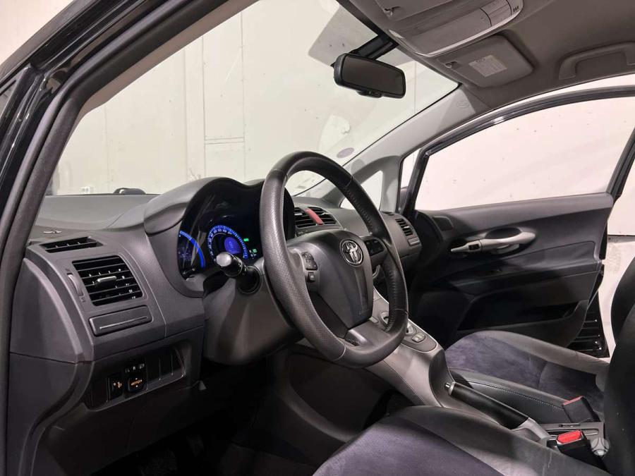 Melns Toyota Auris 2011 Klaipėda, ar dzinēja tilpumu 1.80 L un nobraukumu 271 tūkst. km par 5555 €, foto 6 vietnē AUTOMOTO.COM.LV
