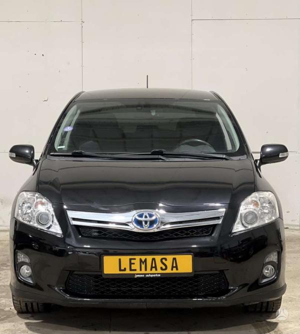 Black Toyota Auris 2011 in Klaipeda, with an engine capacity of 1.80 L and mileage of 271 thousand km for 5555 €, photo 8 on AUTOMOTO.COM.LV