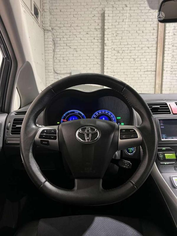 Black Toyota Auris 2011 in Klaipeda, with an engine capacity of 1.80 L and mileage of 271 thousand km for 5555 €, photo 10 on AUTOMOTO.COM.LV