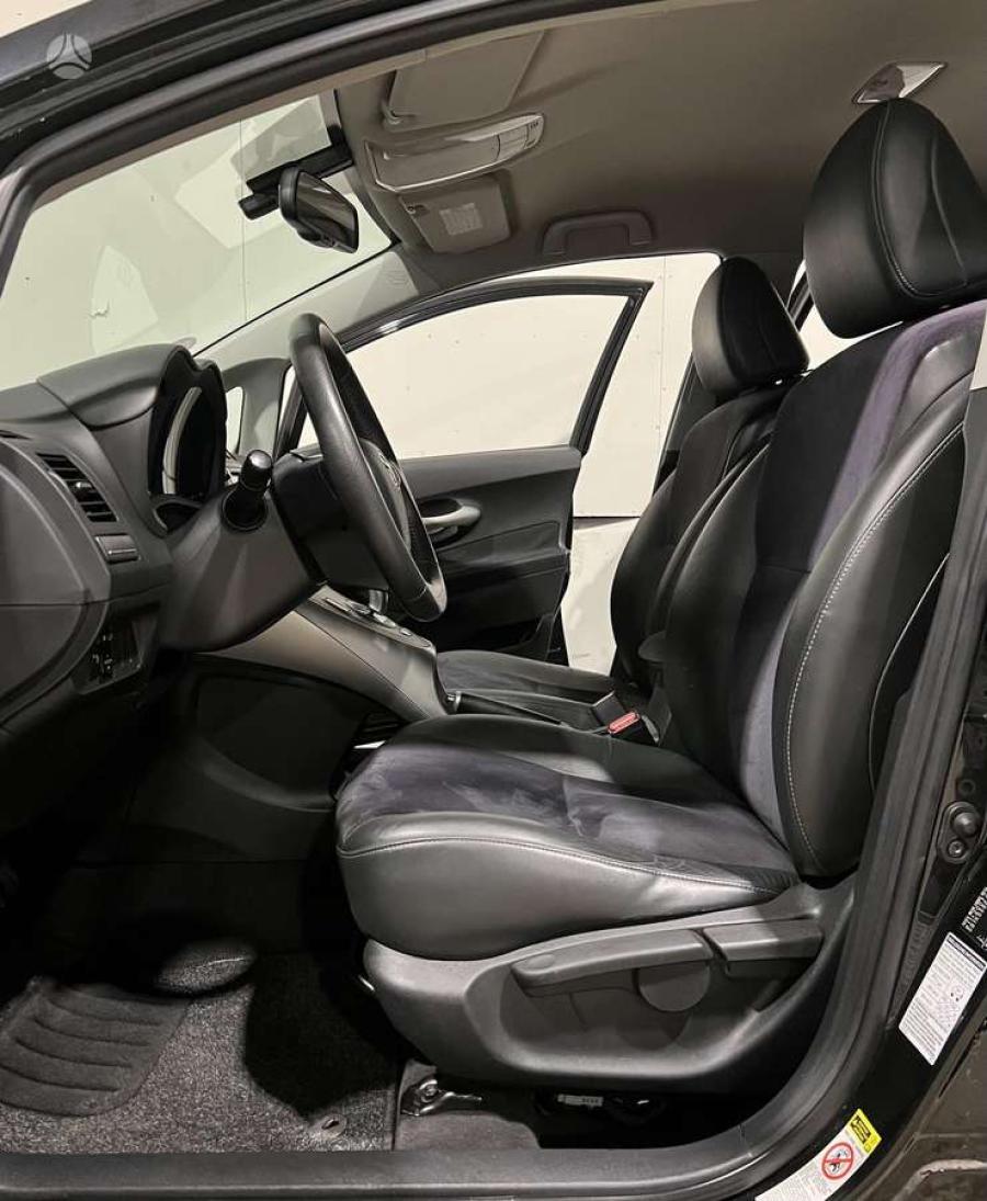 Melns Toyota Auris 2011 Klaipėda, ar dzinēja tilpumu 1.80 L un nobraukumu 271 tūkst. km par 5555 €, foto 16 vietnē AUTOMOTO.COM.LV