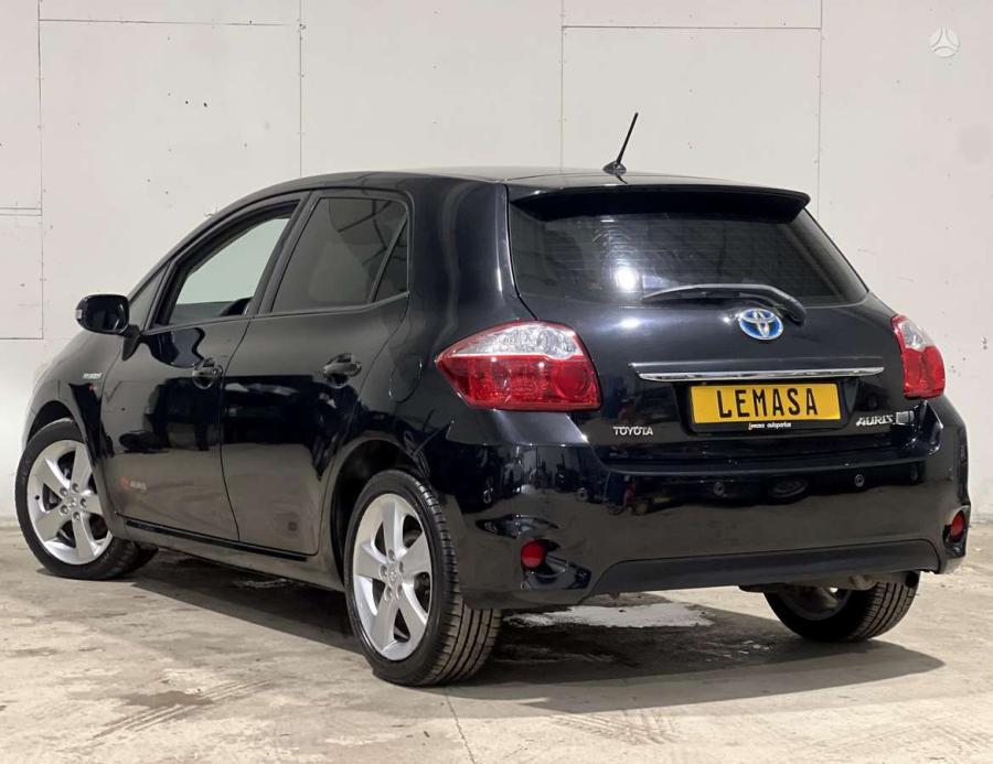 Melns Toyota Auris 2011 Klaipėda, ar dzinēja tilpumu 1.80 L un nobraukumu 271 tūkst. km par 5555 €, foto 18 vietnē AUTOMOTO.COM.LV