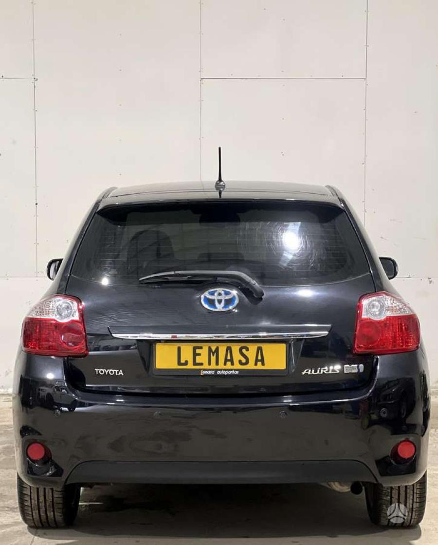 Black Toyota Auris 2011 in Klaipeda, with an engine capacity of 1.80 L and mileage of 271 thousand km for 5555 €, photo 19 on AUTOMOTO.COM.LV