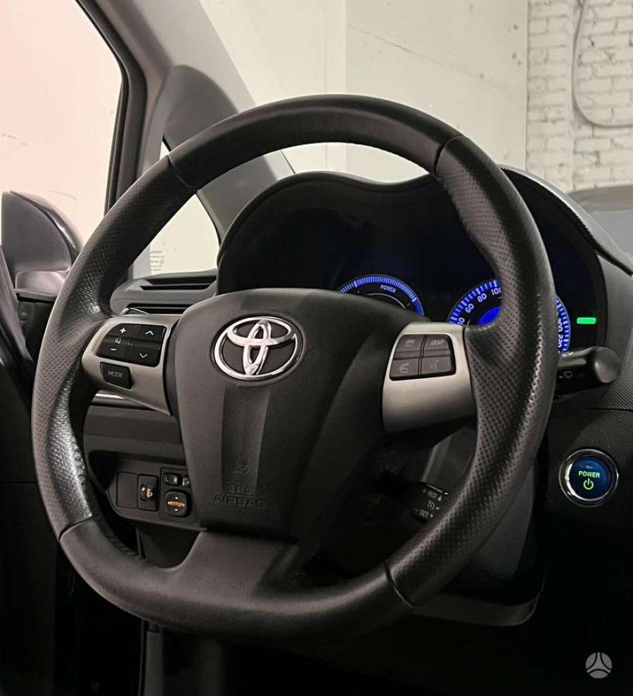 Melns Toyota Auris 2011 Klaipėda, ar dzinēja tilpumu 1.80 L un nobraukumu 271 tūkst. km par 5555 €, foto 20 vietnē AUTOMOTO.COM.LV