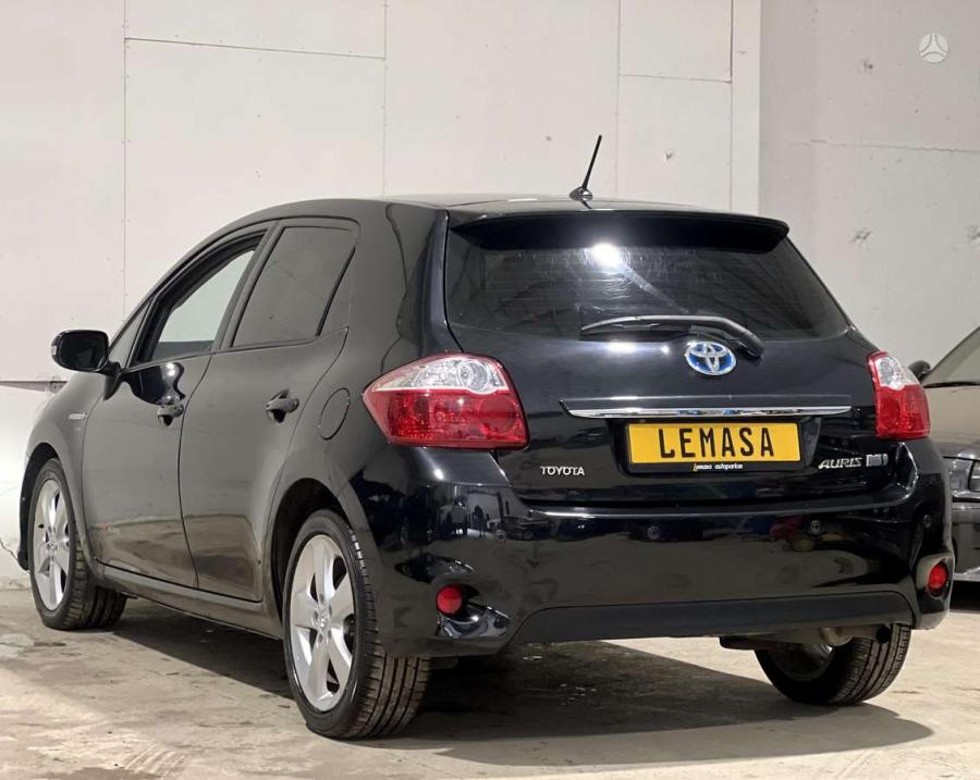 Melns Toyota Auris 2011 Klaipėda, ar dzinēja tilpumu 1.80 L un nobraukumu 271 tūkst. km par 5555 €, foto 22 vietnē AUTOMOTO.COM.LV